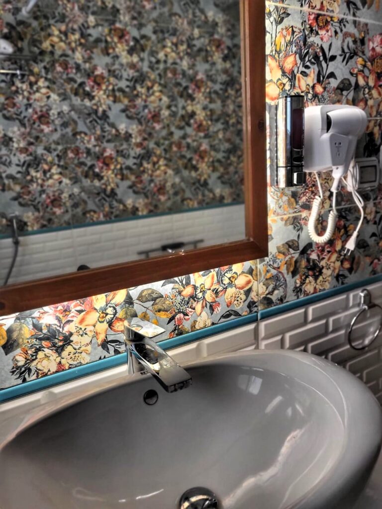 Deluxe Pool Room (Private) – Squad 101